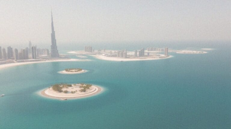 Gdzie leżą Emiraty Arabskie? Przewodnik po Zjednoczonych Emiratach